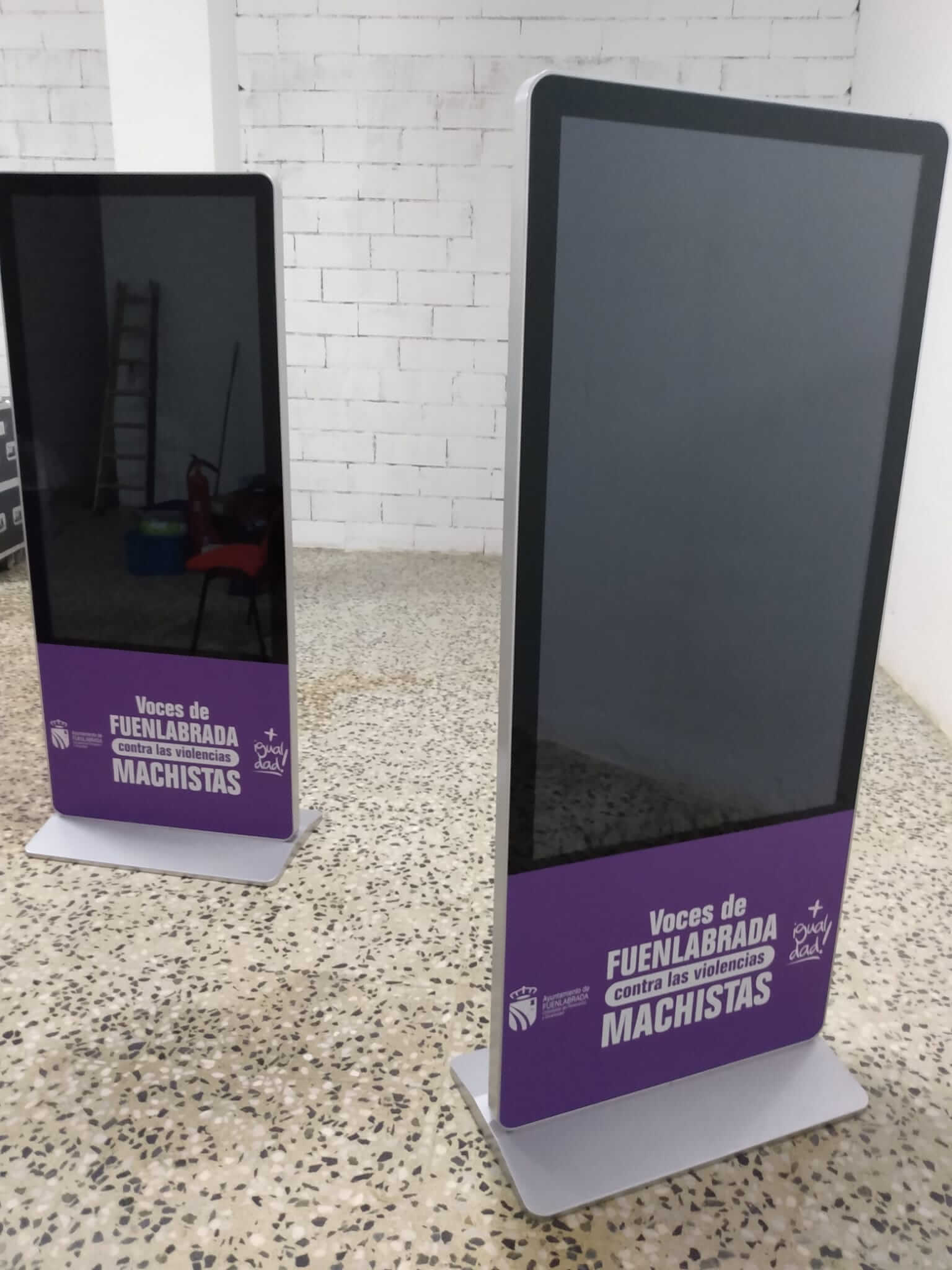 Importance of large format touch screens and devices