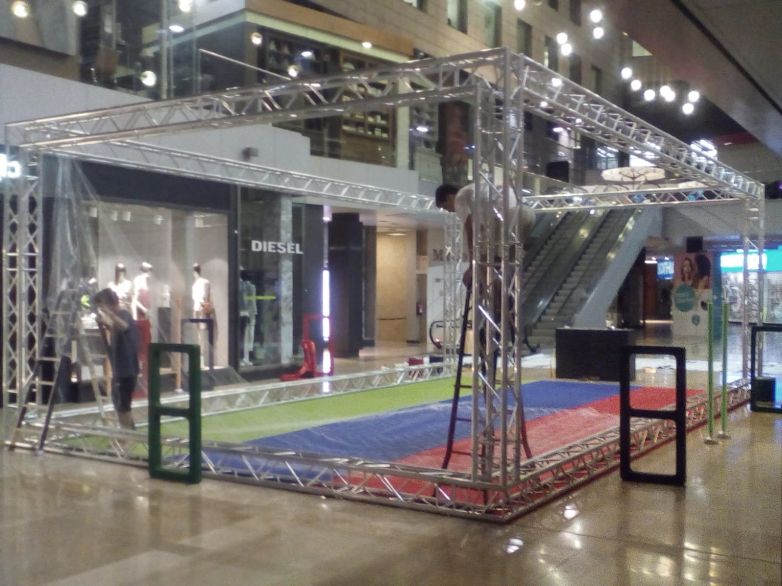 Rental of square truss structure in Barcelona, Madrid...