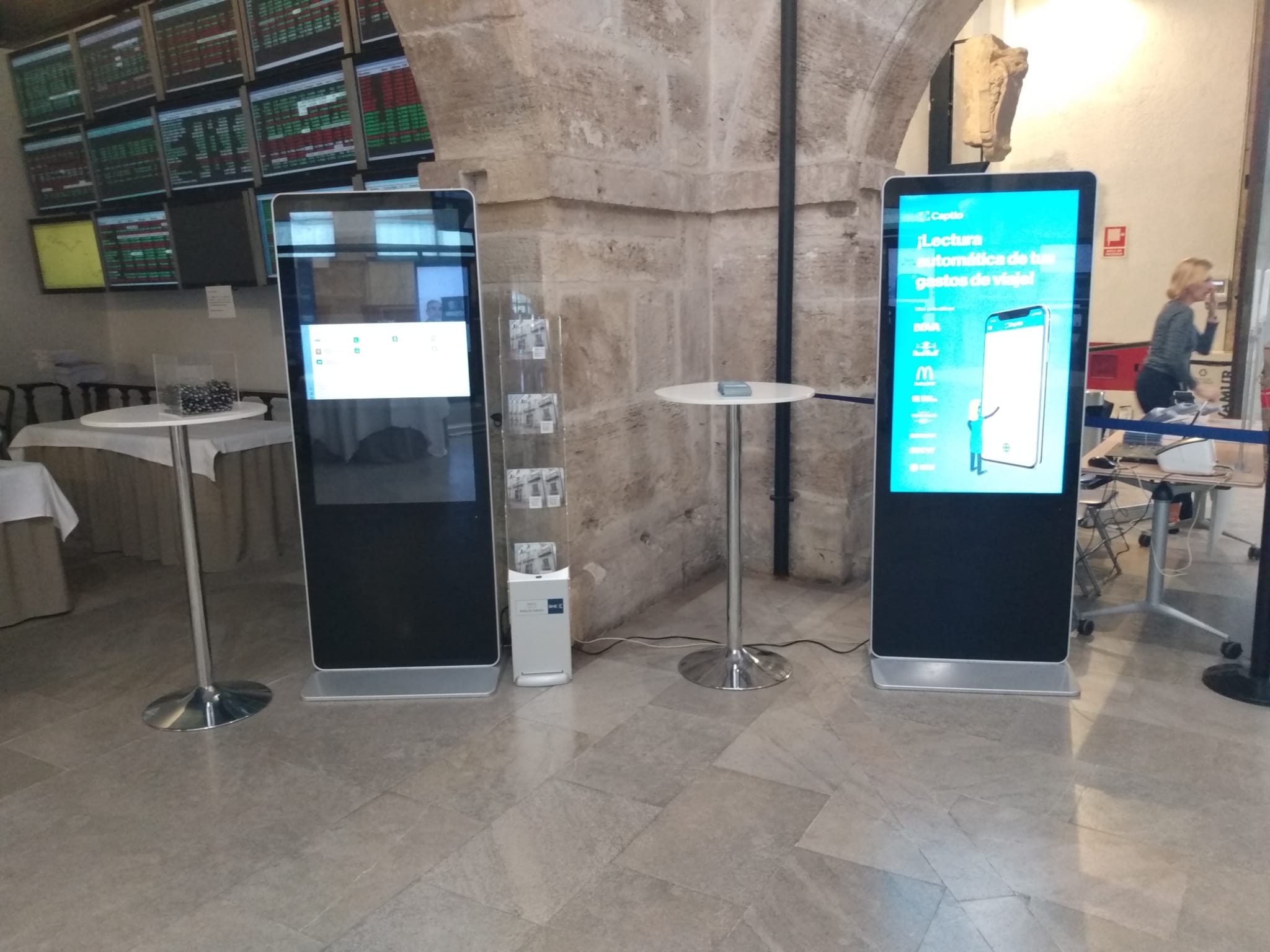 Interactive touch totem for corporate events, company events...