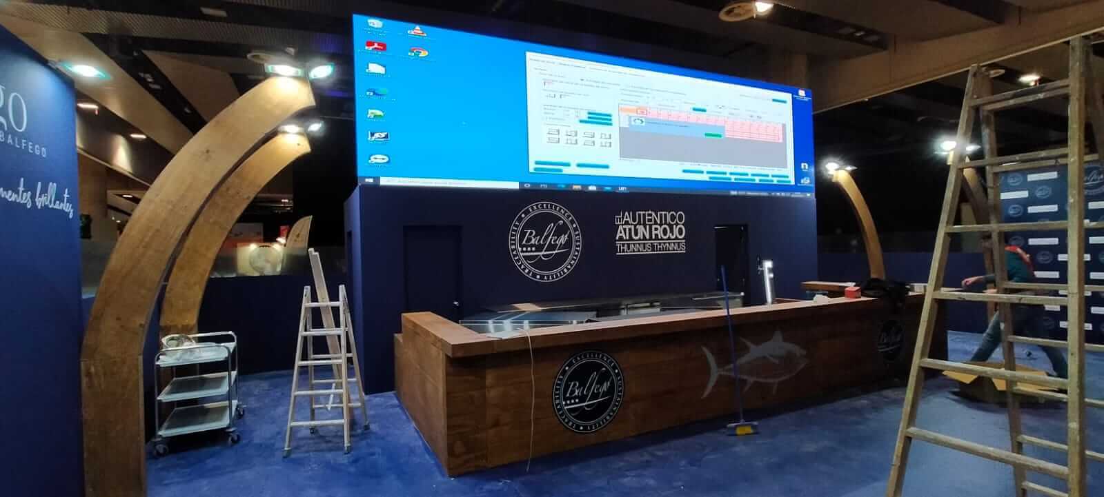 How much does it cost to rent a giant screen?