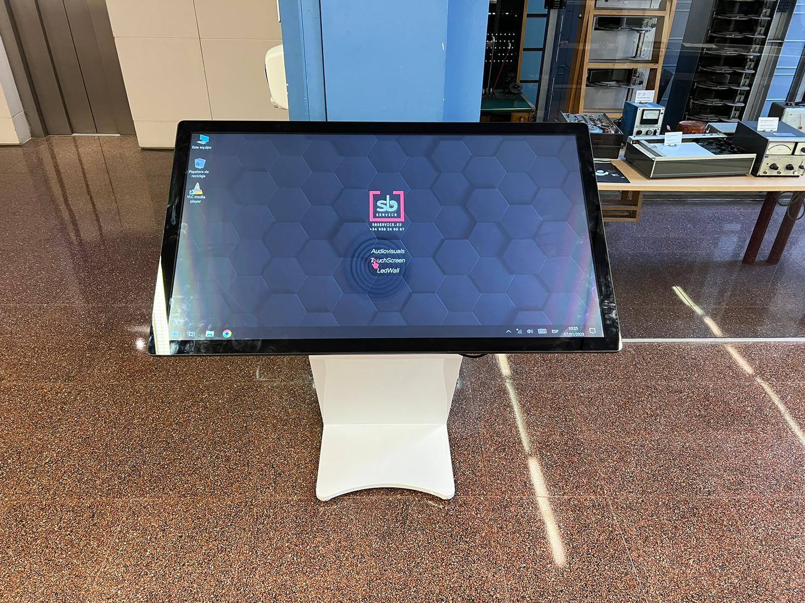 Touch kiosks at events in Barcelona: How do they benefit?